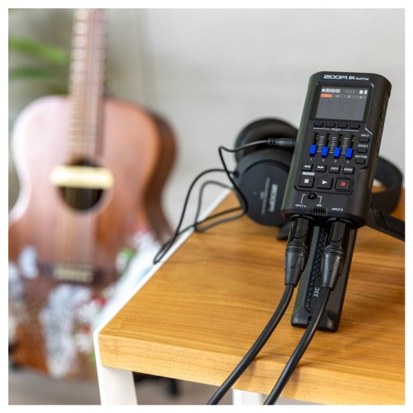 Zoom R4 Multitrack Recorder at Gear4music