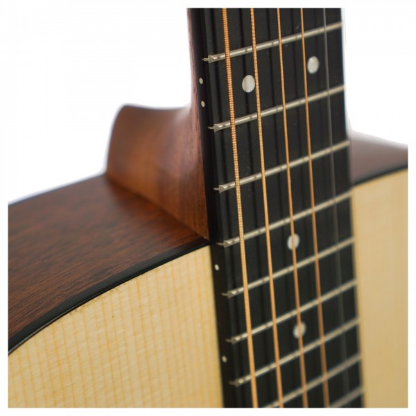 Martin 000-10E Spruce Special at Gear4music