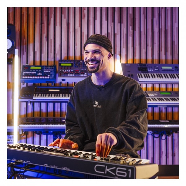 Yamaha CK61 Music Stand Package at Gear4music