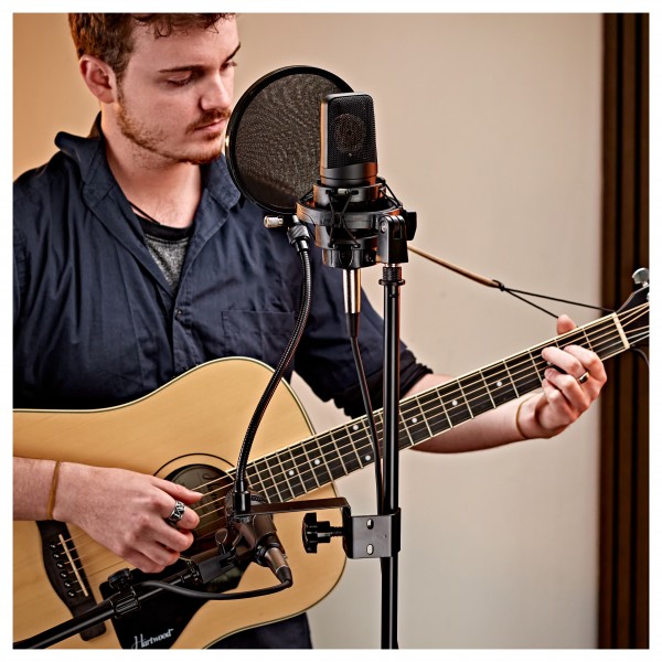 G4M Straight Cast Base Microphone Stand at Gear4music