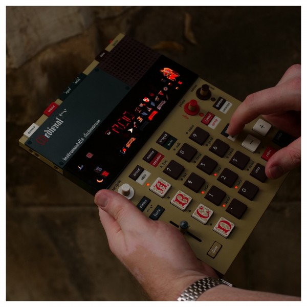 Teenage Engineering EP-1320 Medieval with Quilt Bag at Gear4music