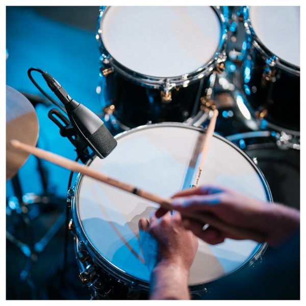 Sennheiser MD 421 Kompakt Dynamic Instrument Microphone at Gear4music