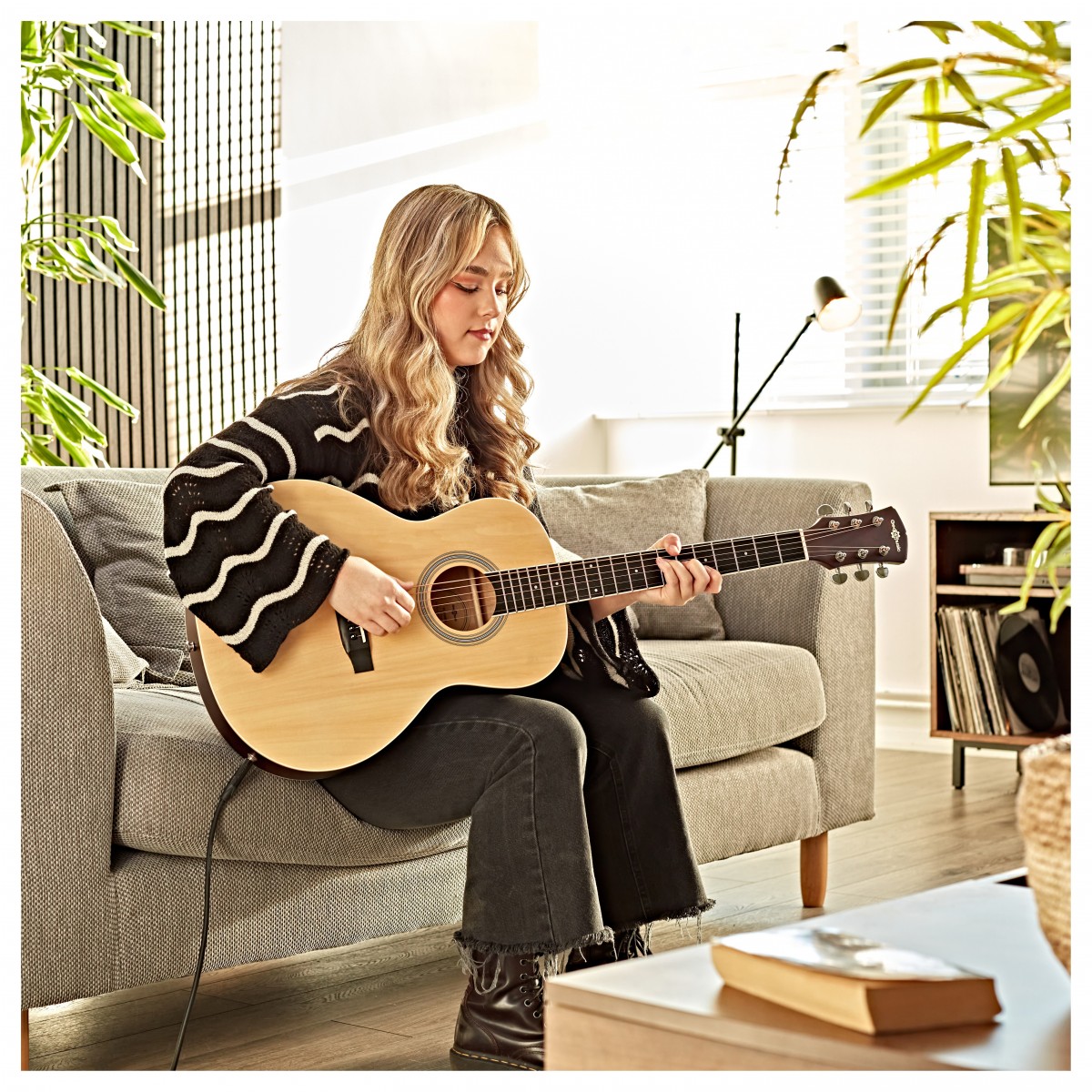 Parlour Electro Acoustic Guitar Natural, 15W Acoustic Amp & Accessory ...