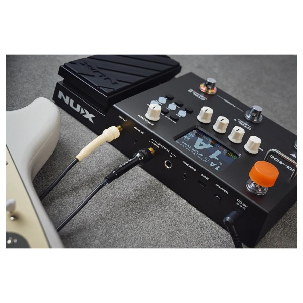 NUX MG-400 Multi-Effect Pedal at Gear4music