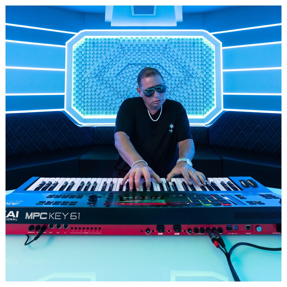 Akai Professional MPC Key 61 Production Synthesizer at Gear4music