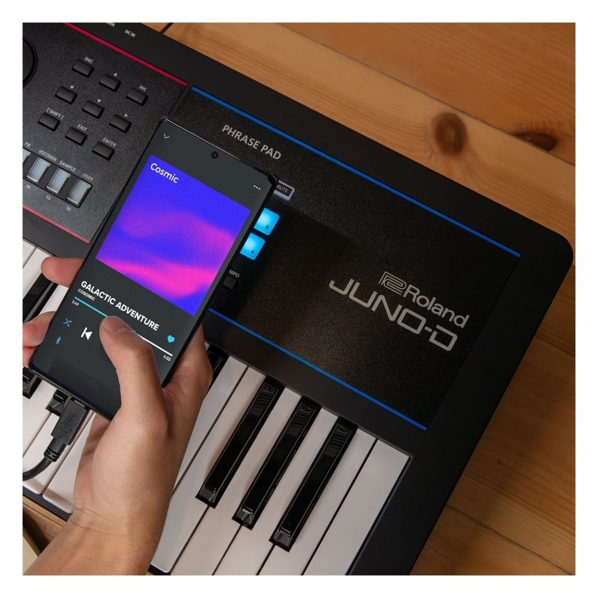Roland Juno D-6 61 Key Portable Synthesizer with X-Frame Stand | Gear4music