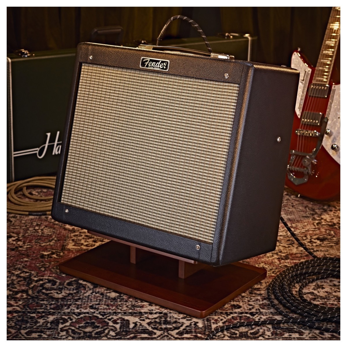 Hartwood Angled Guitar Amplifier Stand at Gear4music