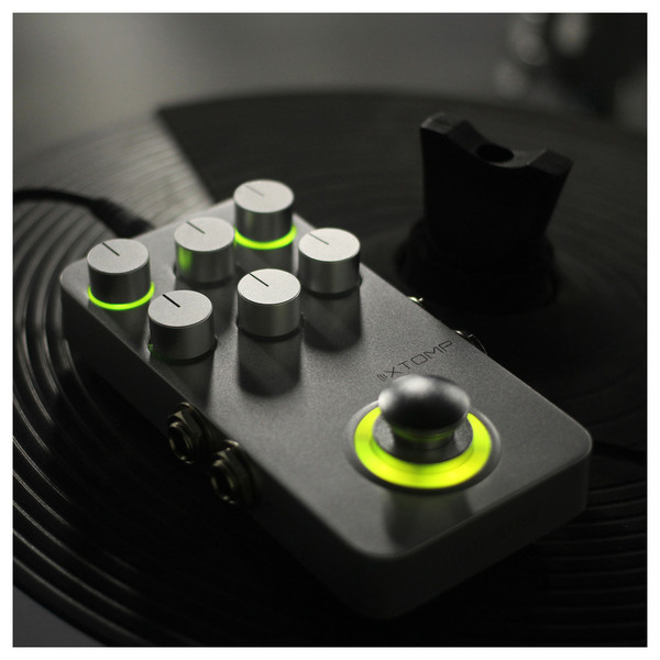 Hotone Xtomp Bluetooth Multi-Effects Pedal at Gear4music